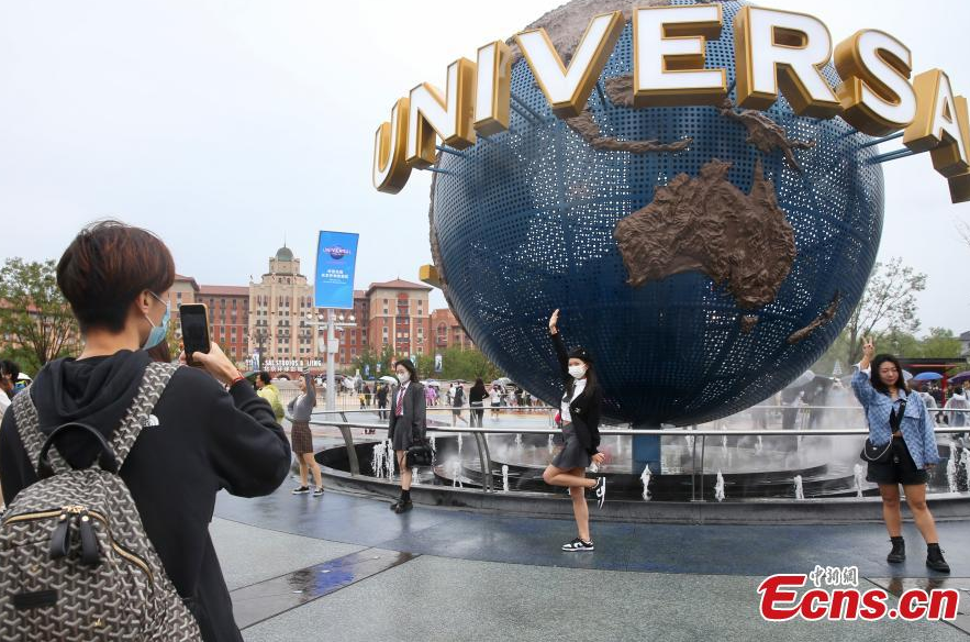 Newly-opened Universal Beijing packed with crowds_Business Environment ...